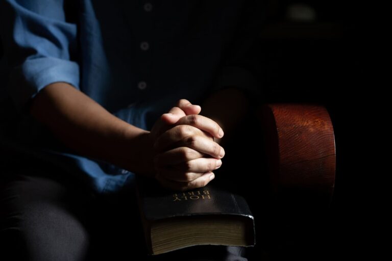 9 Short Prayers for Strength and Courage in Difficult Times